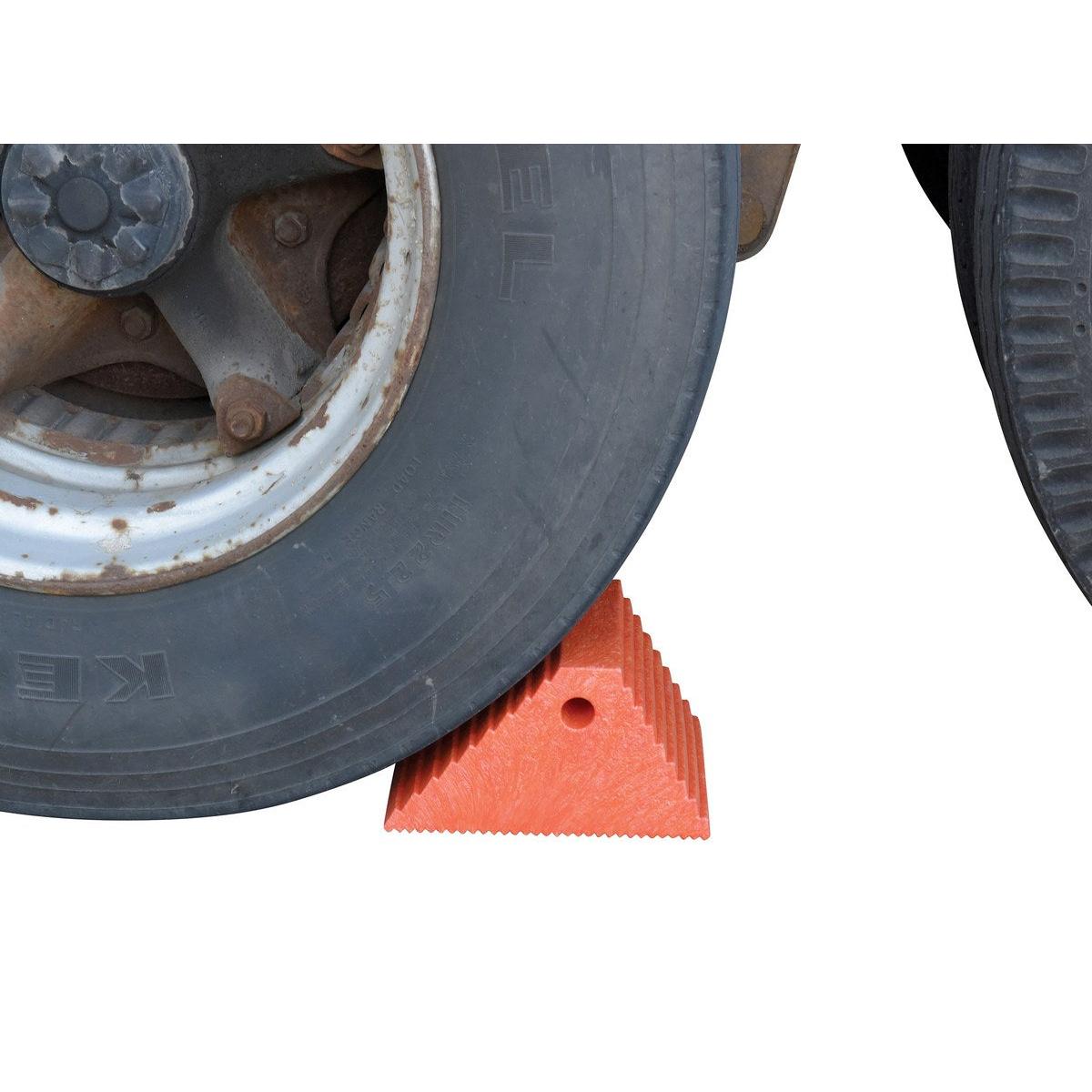 Recycled Plastic Dual Slope Wheel Chocks – Line Dividers